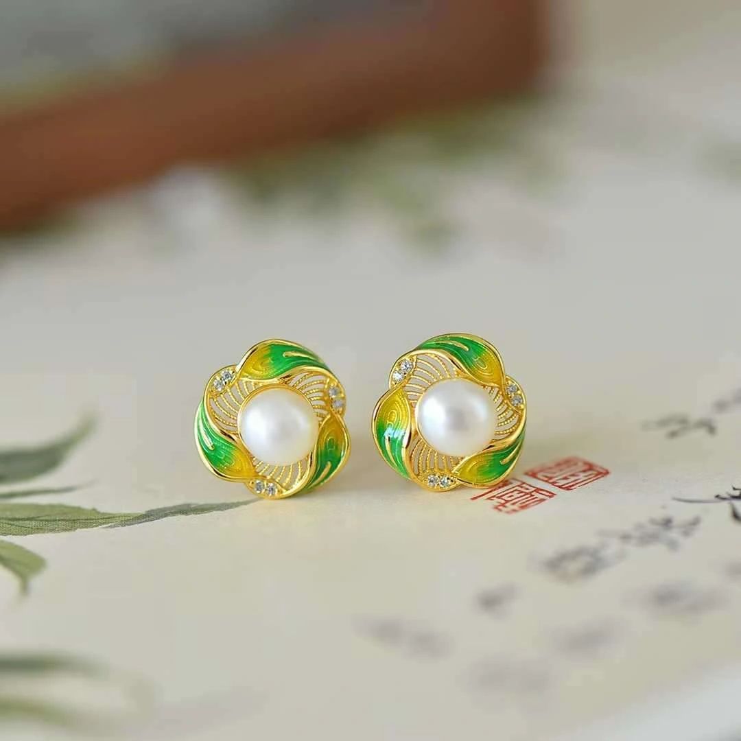 Phoenix Tail Design Pearl Earrings