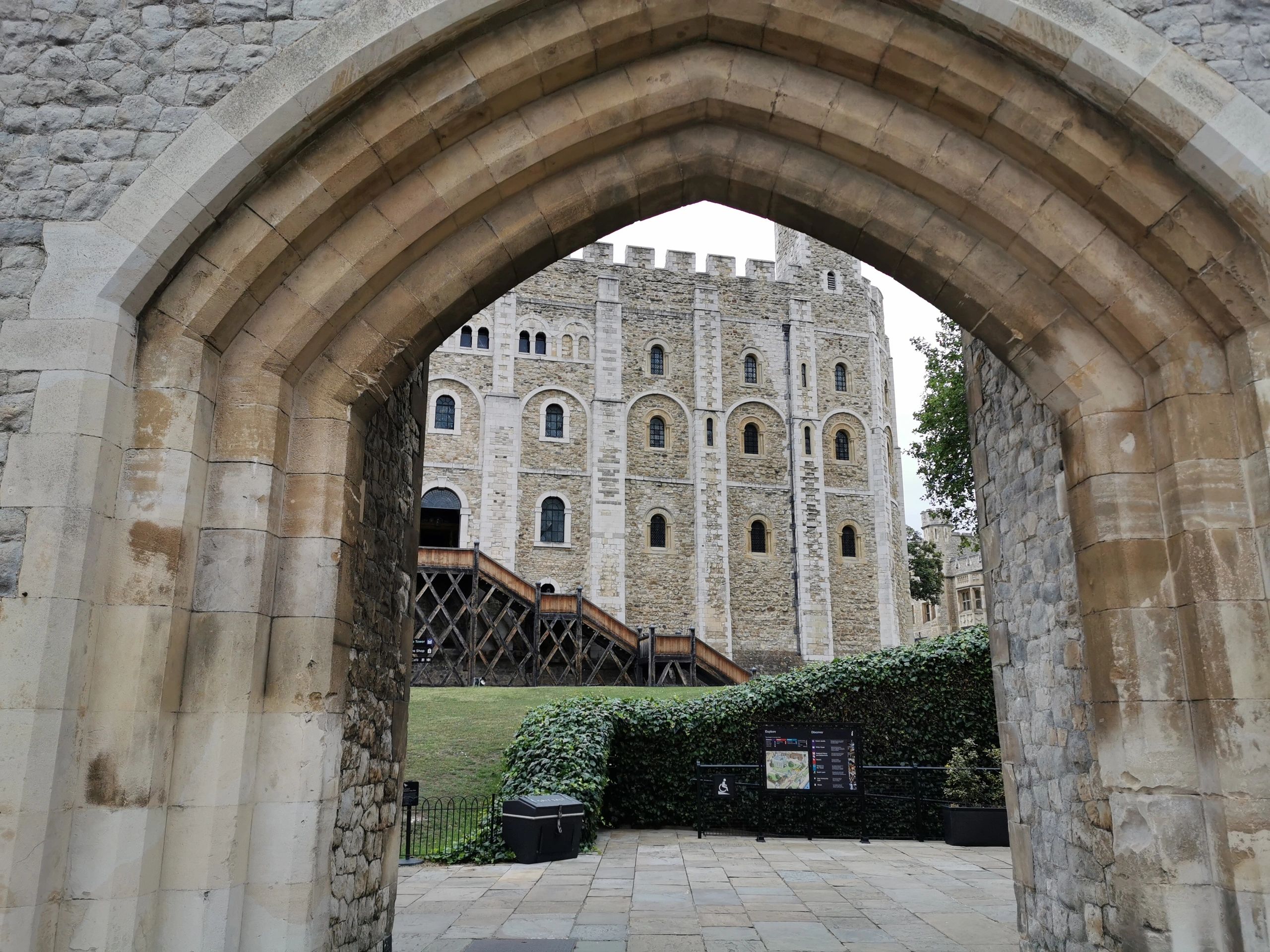 YOUR FIRST TRIP TO LONDON | London Through The Eyes of A Londoner