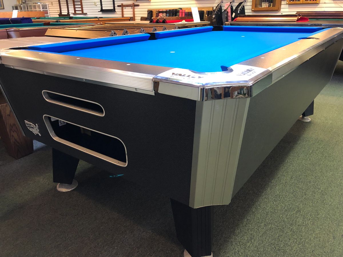 Bar Style Pool Table w/Ball Return (Gully)