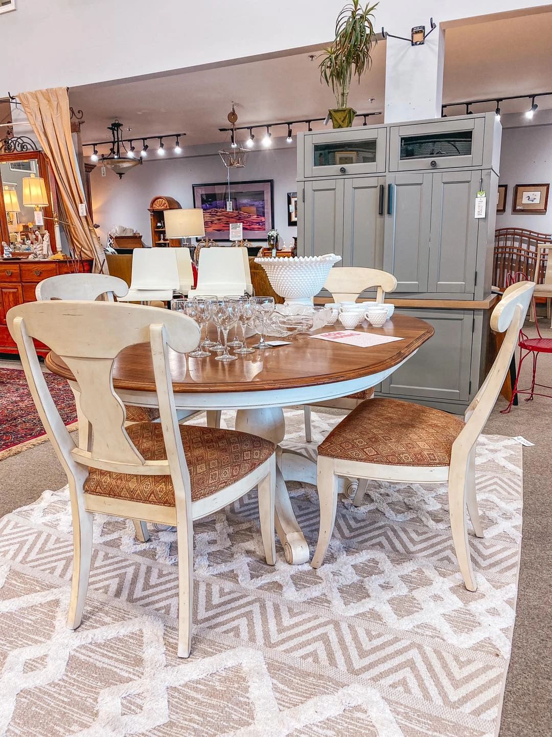 Petersons' Consigning Design - Home