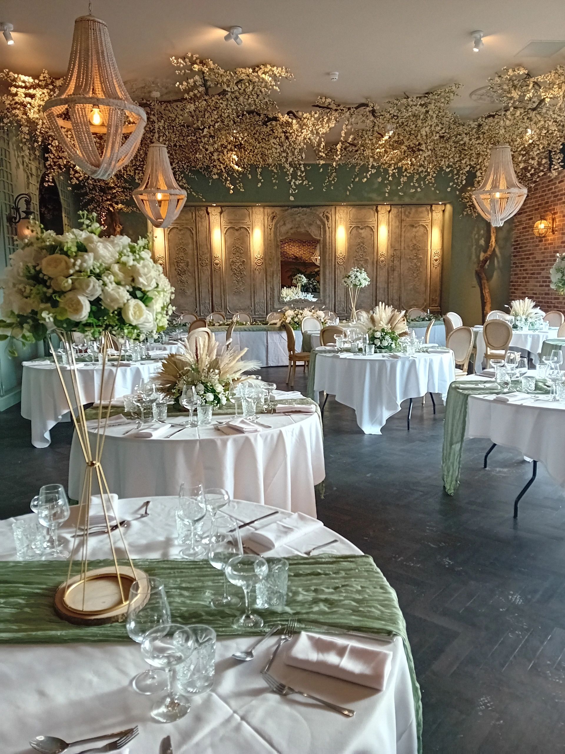 Robin Wedding & Event Decor