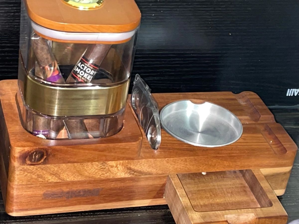Executive Desk Humidor and Ash Tray with Cutter