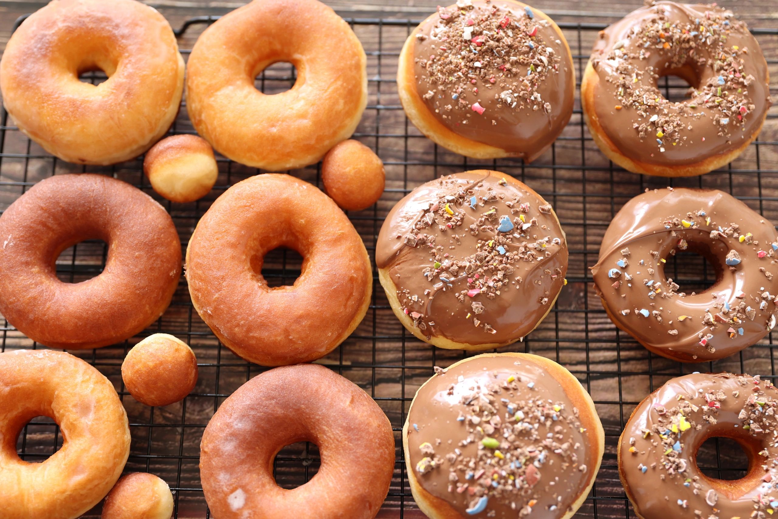 Amazing Homemade Donuts (video)