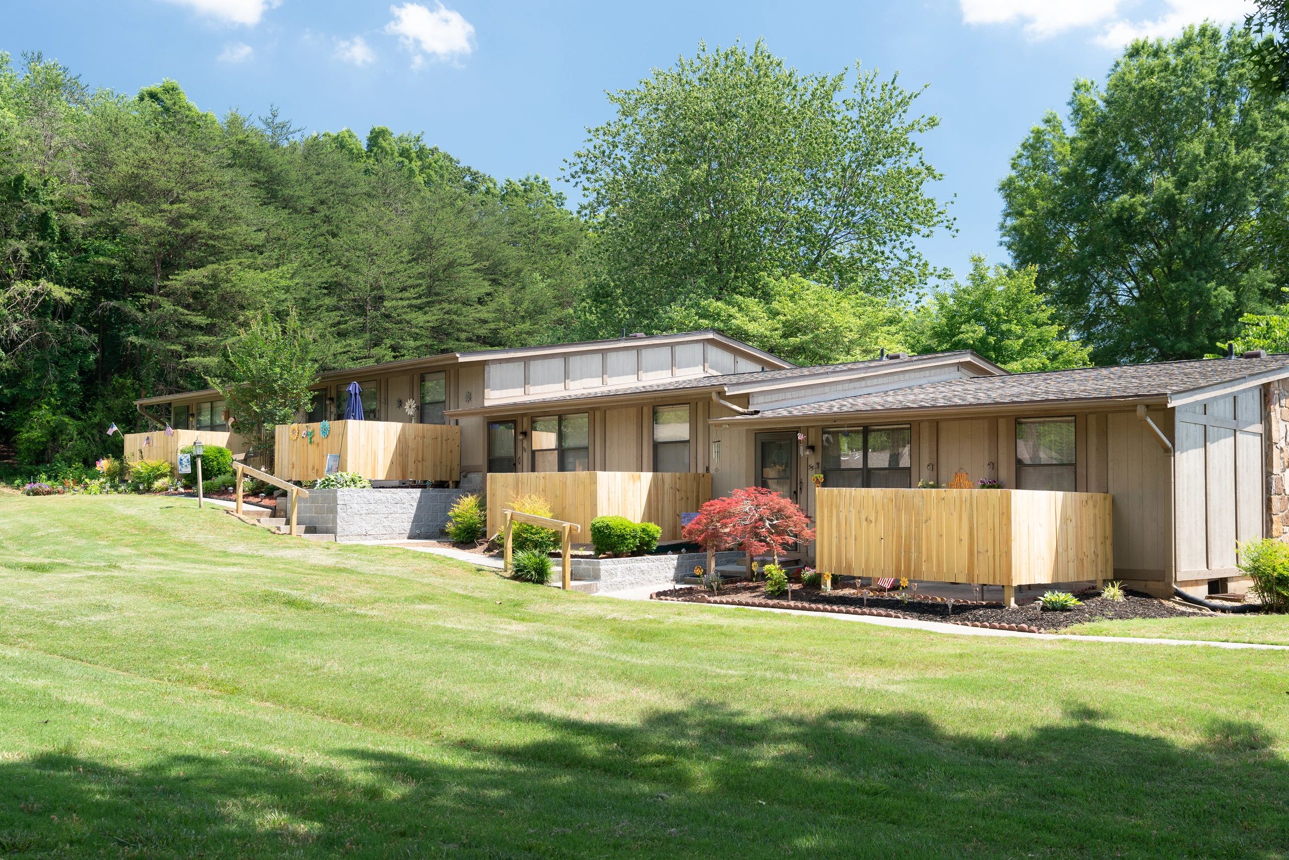 HOME [bouldercrestapartments.com]