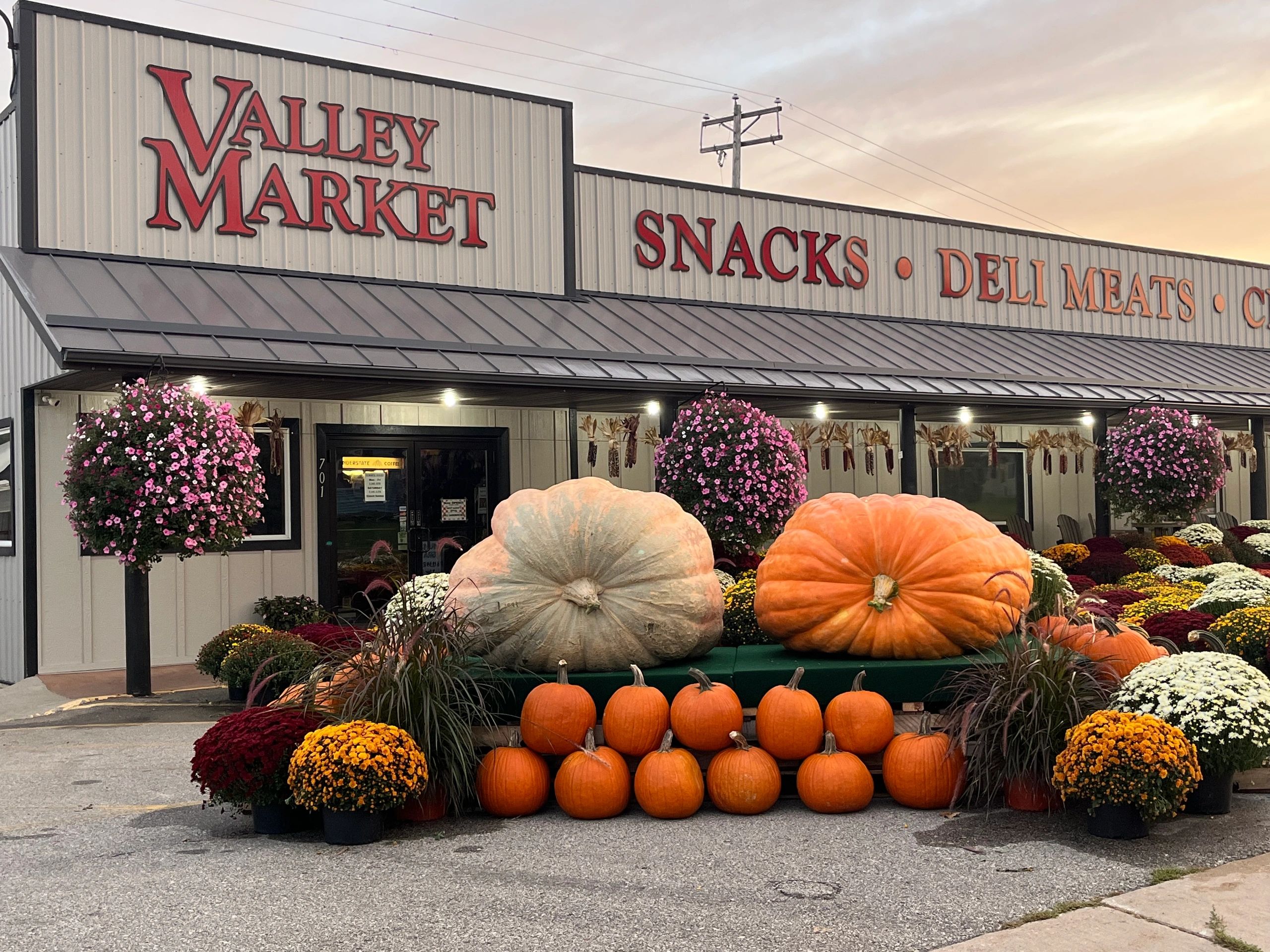 Valley Market - Fresh Produce in Coon Valley Area