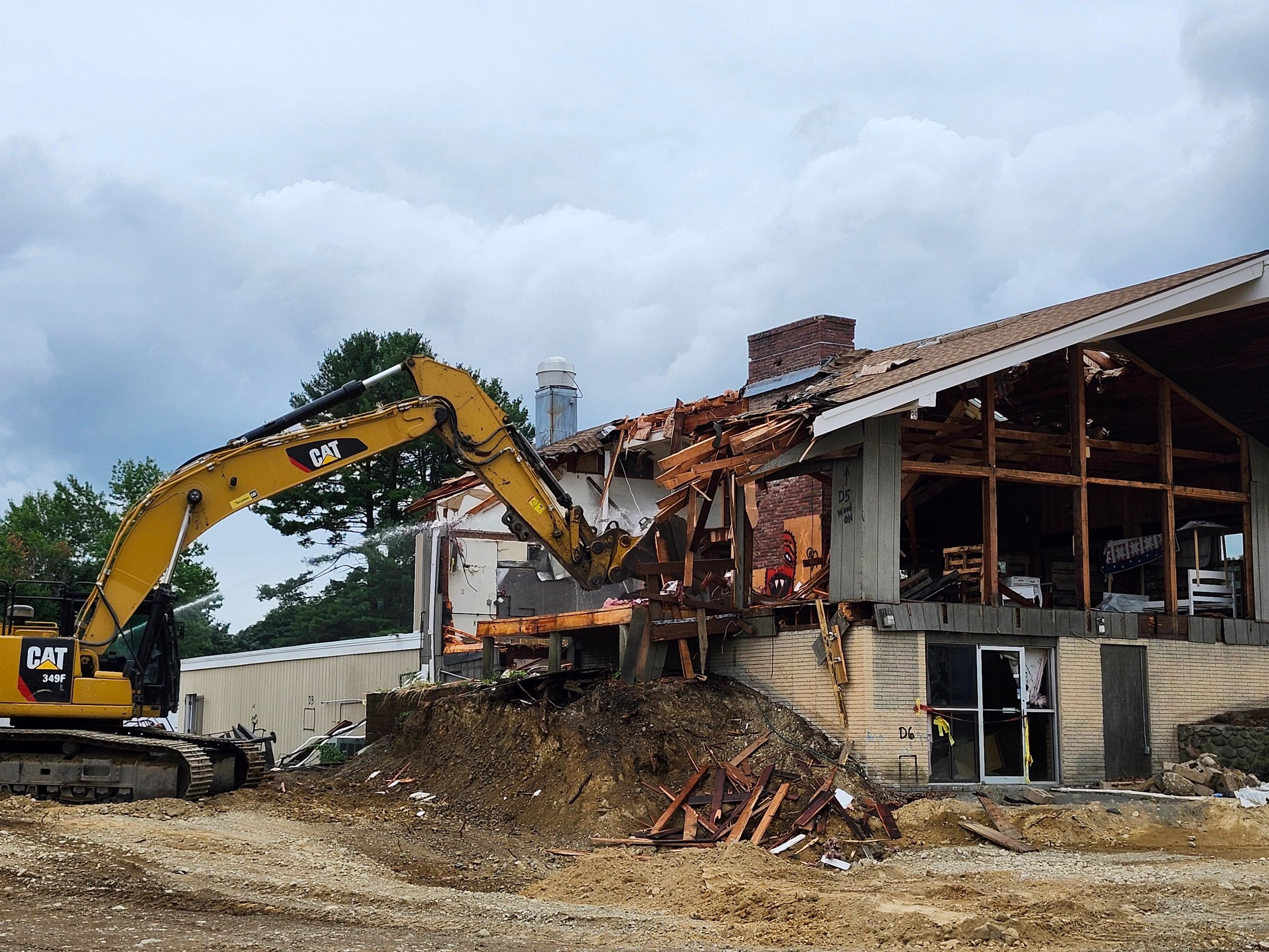 Demolition of the former Middleton Golf Course clubhouse underway
