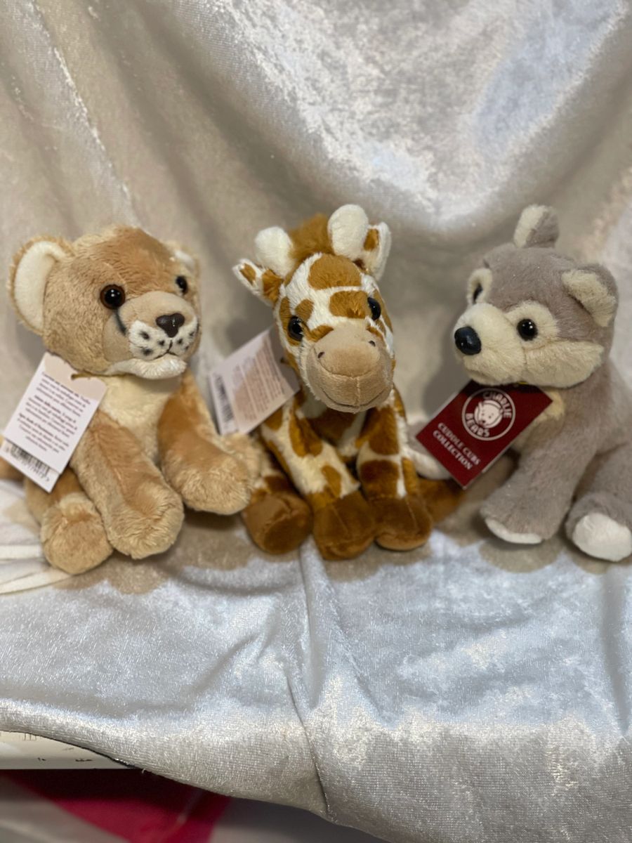 Cuddle Cubs by Charlie Bears. Lioness, Giraffe, wolf