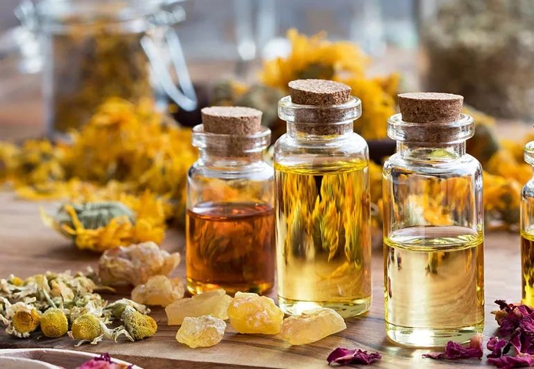 Natural vs Synthetic Essential Oils: Understanding the Difference
