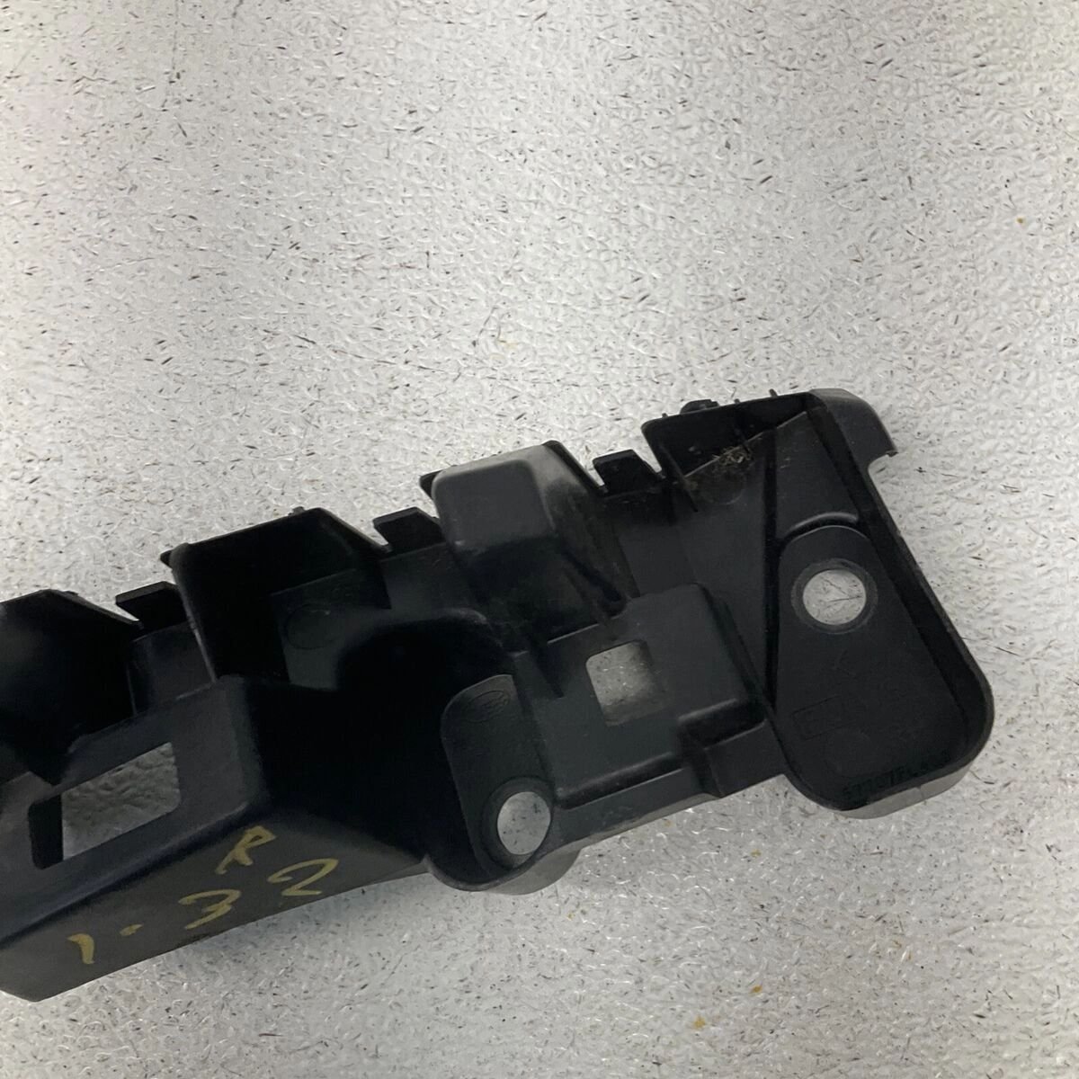 Subaru 57707FL460 Bracket Rear Bumper CORNE