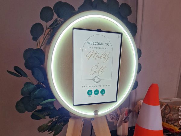 Effortless Events UK - Selfie Pod, Selfie Photo Booth, Photo Booth