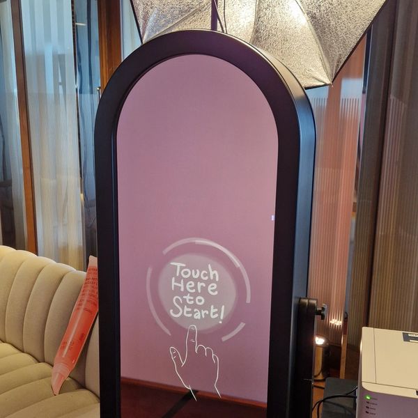 Effortless Events UK - Corporate Photo Booth, Photo Booth, Magic Mirror
