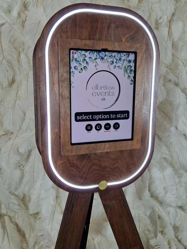 Effortless Events UK - Selfie Pod, Photo Booth Hire, Selfie Photo Booth