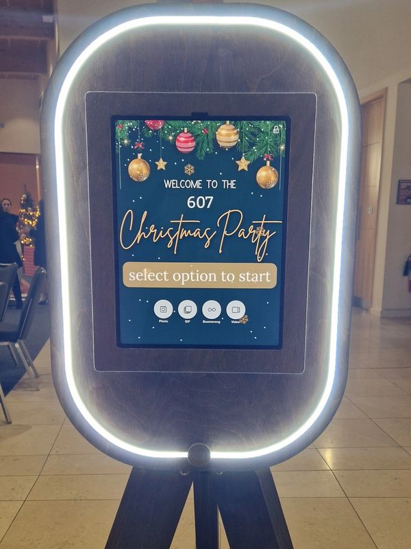 Effortless Events UK - Selfie Pod, Photo Booth Hire, Selfie Photo Booth