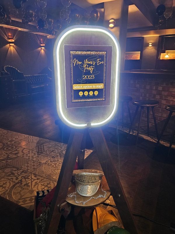 Effortless Events UK - Selfie Pod, Photo Booth Hire, Selfie Photo Booth