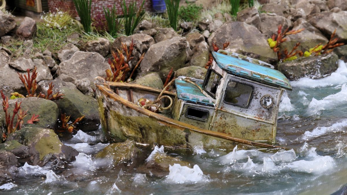 Sunken Boat - HO scale