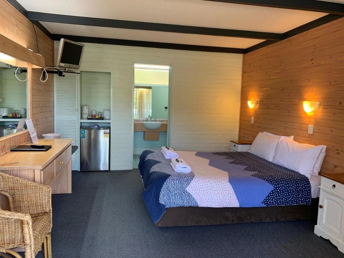 Gloucester Motel Pemberton - Cheap, Accommodation, Motel