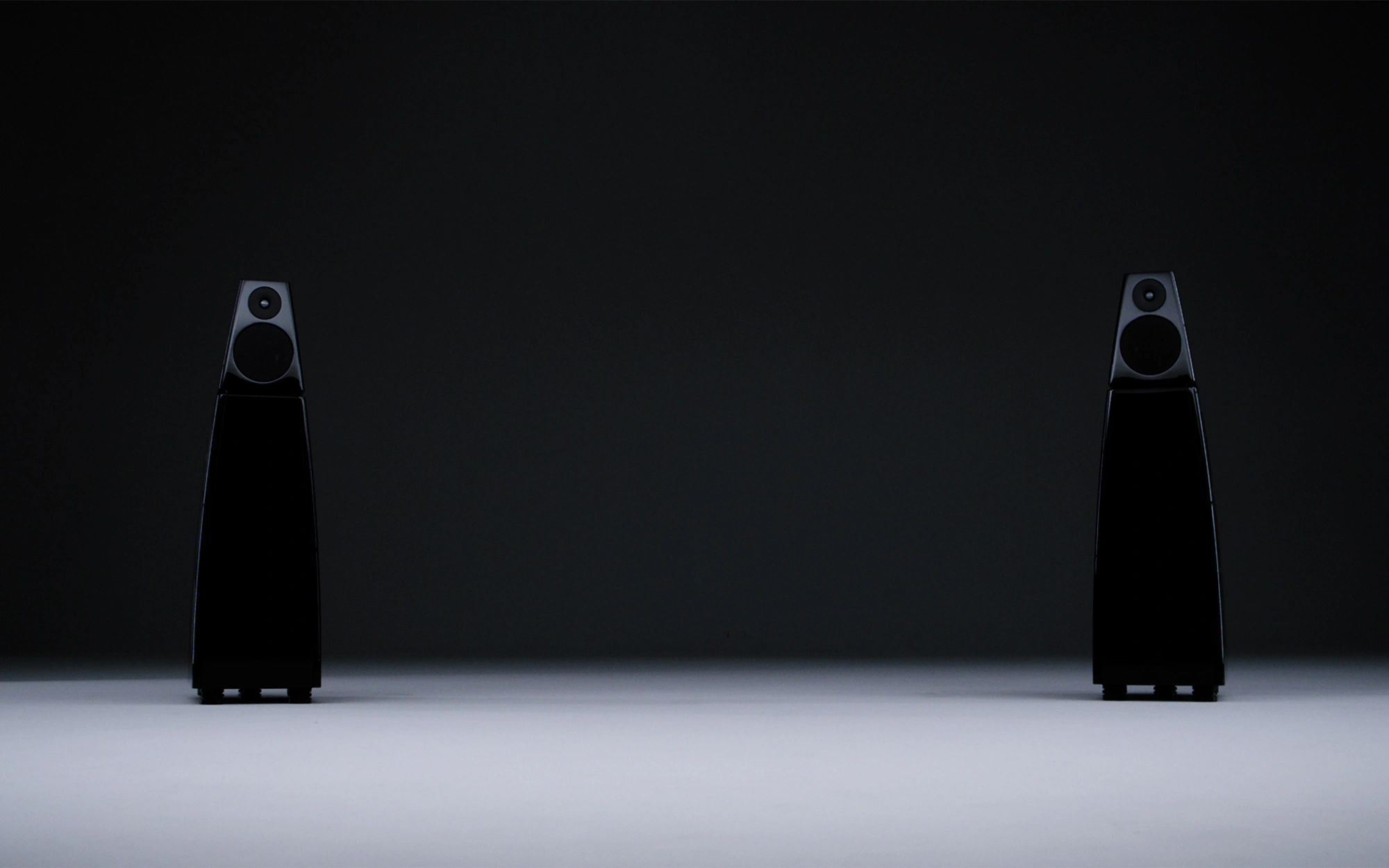 Meridian Unveils Flagship DSP8000 XE Digital Active Loudspeaker