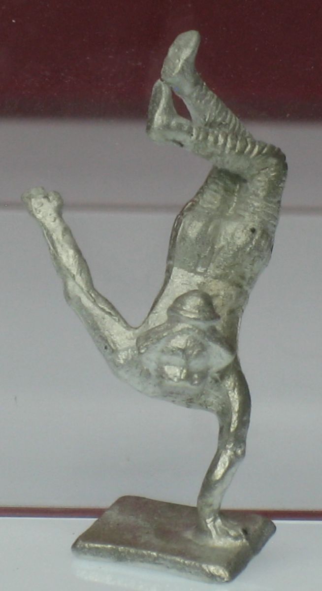 O Scale One Hand Stand Clown FD-161