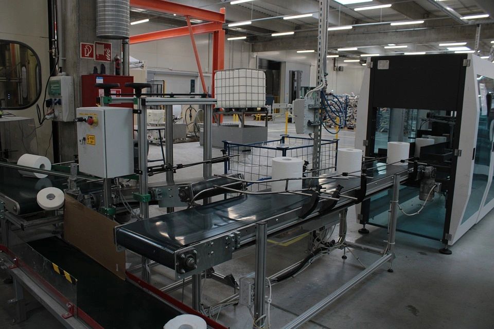 Lignin waste from paper manufacture for wastewater treatment