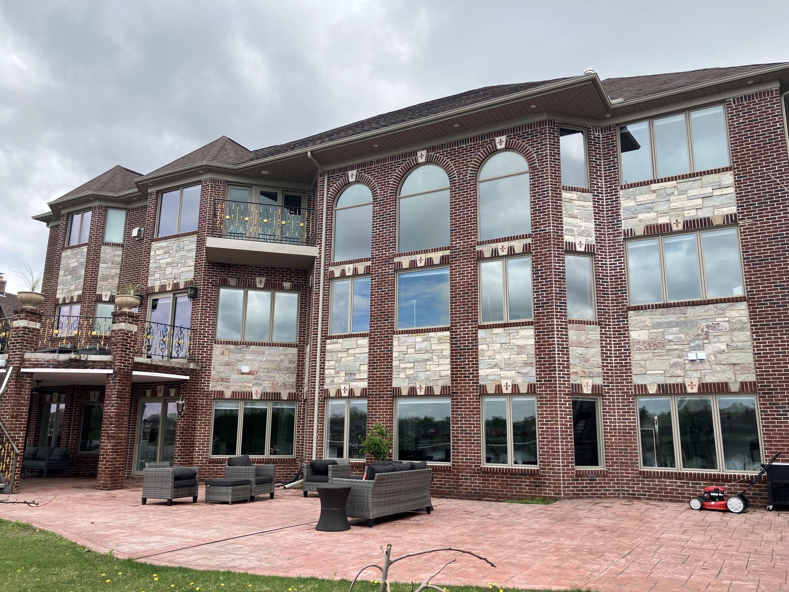 Professional Window Cleaning Services | Squeegee Genie