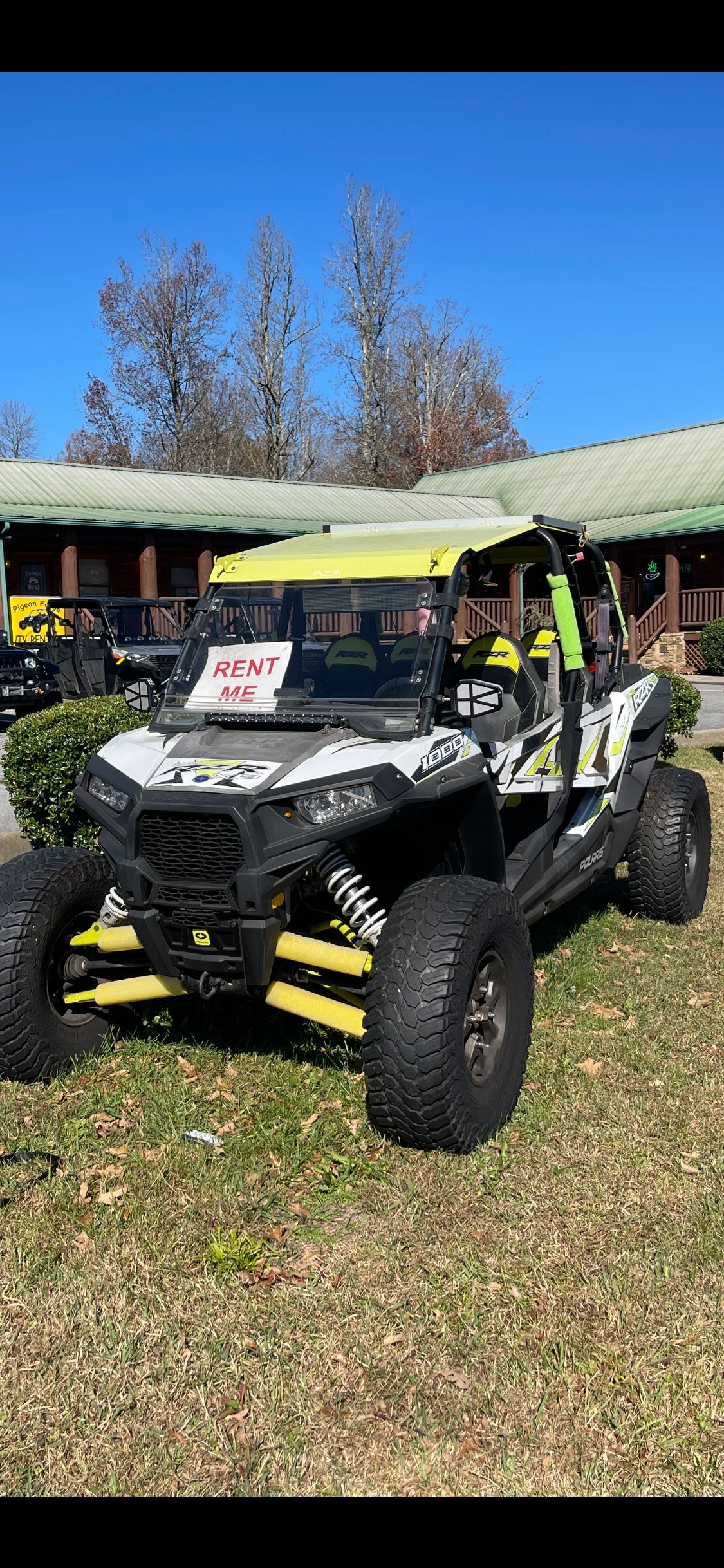 4 SEATER POLARIS RZR 1000 WITH SOUND LIME SQUEEZE