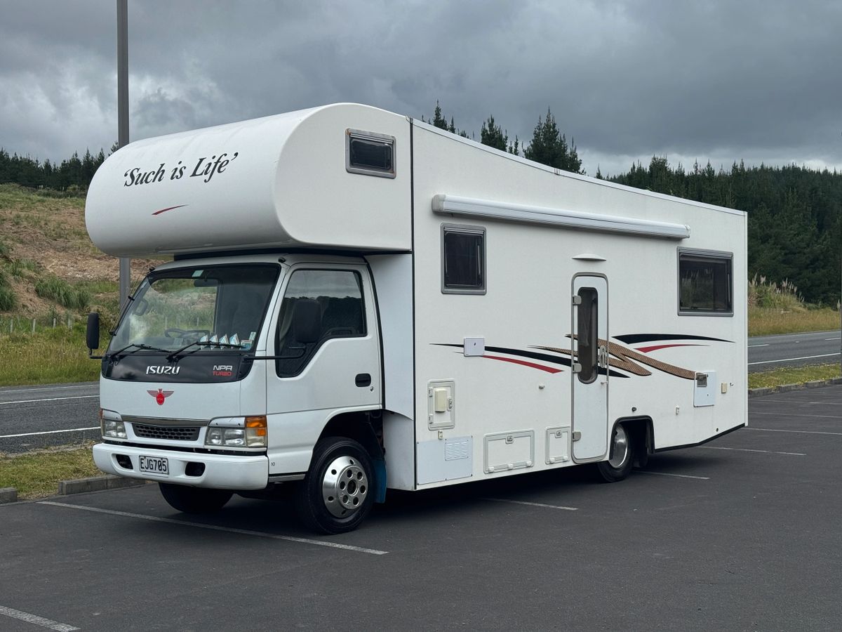 2005 N series Isuzu Monaco