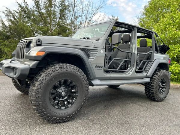 Find the Best Jeep Rental Near Me for A Smoky Mountain Adventure