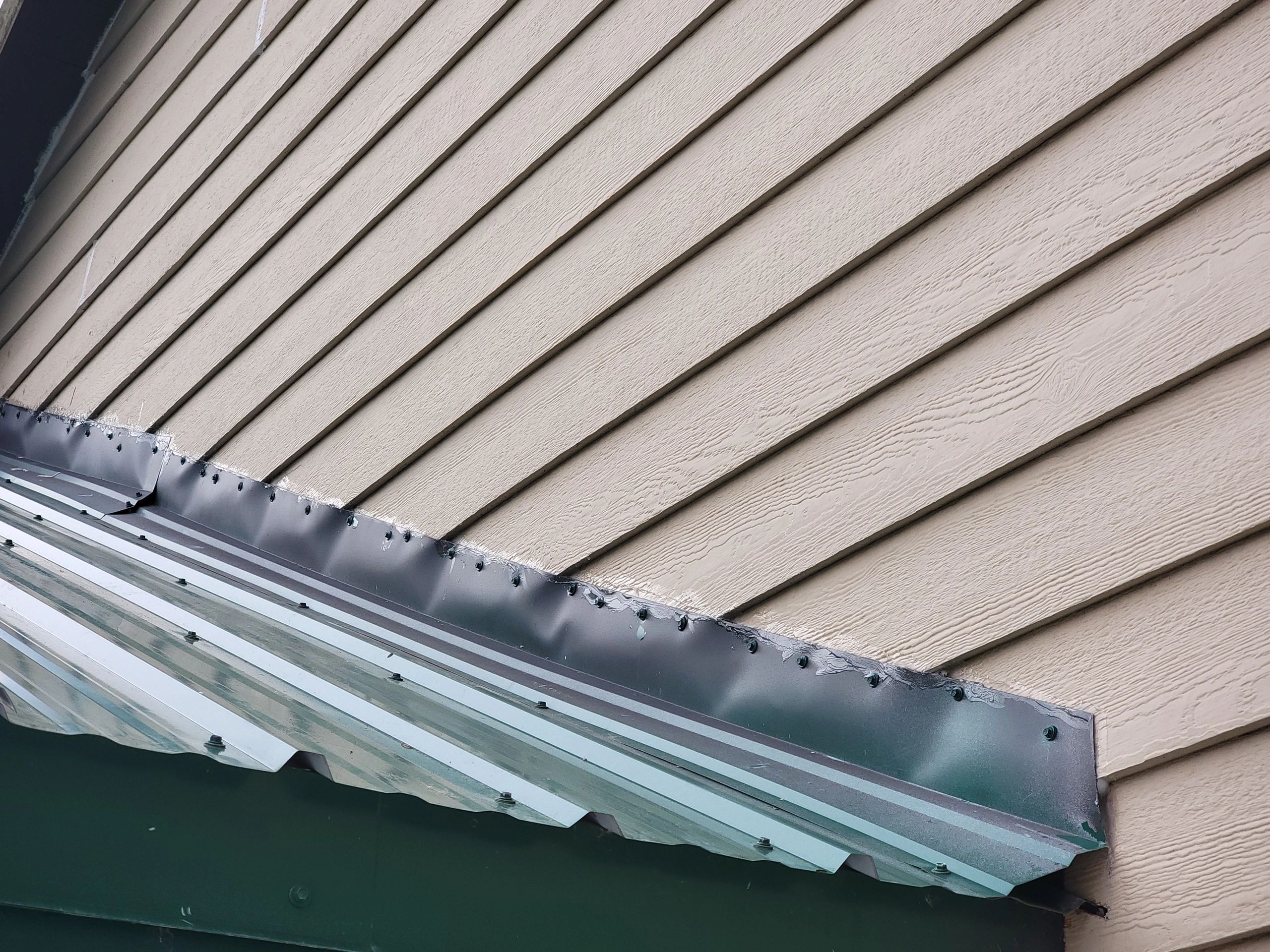 Continuous Flashing Sidewall