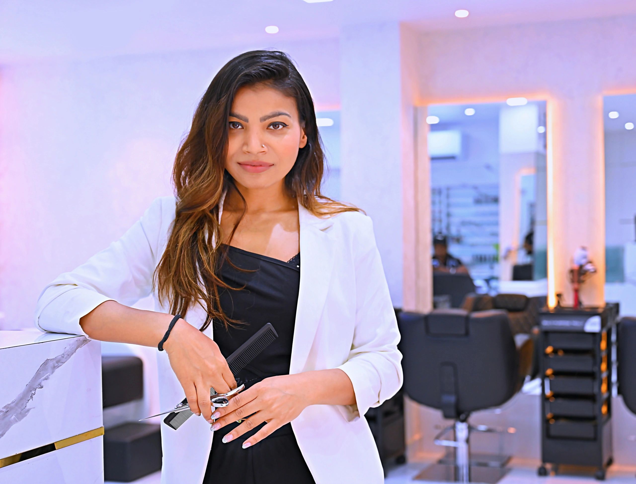 LADIES SALON - pinkysingh059