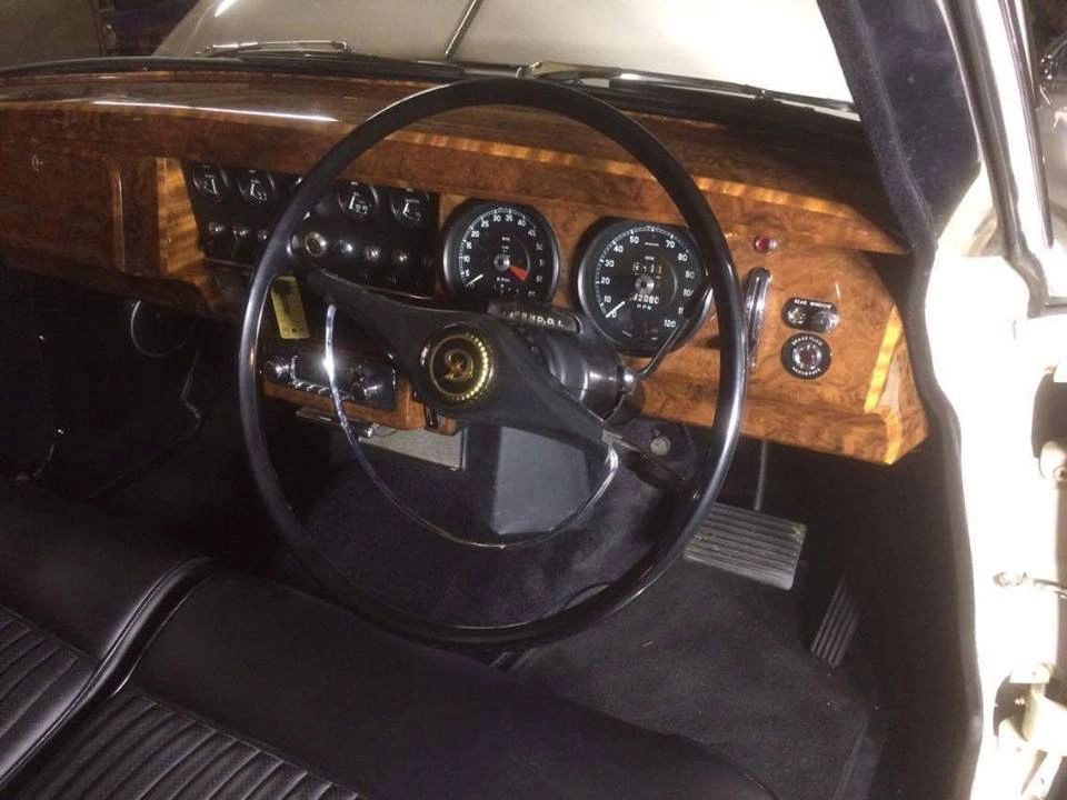 Classic Car Wood Veneer Dashboard - L&S Veneering
