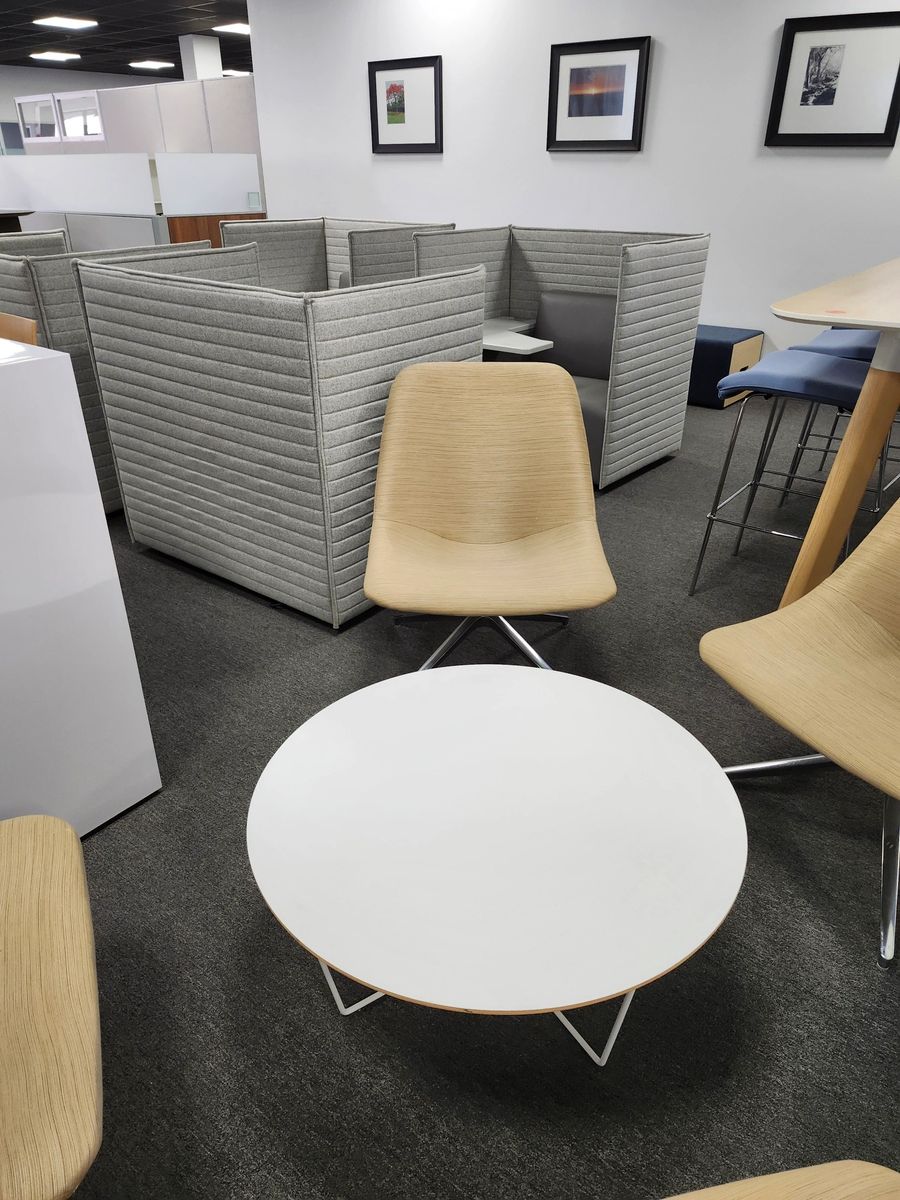 National Mabel swivel base lounge