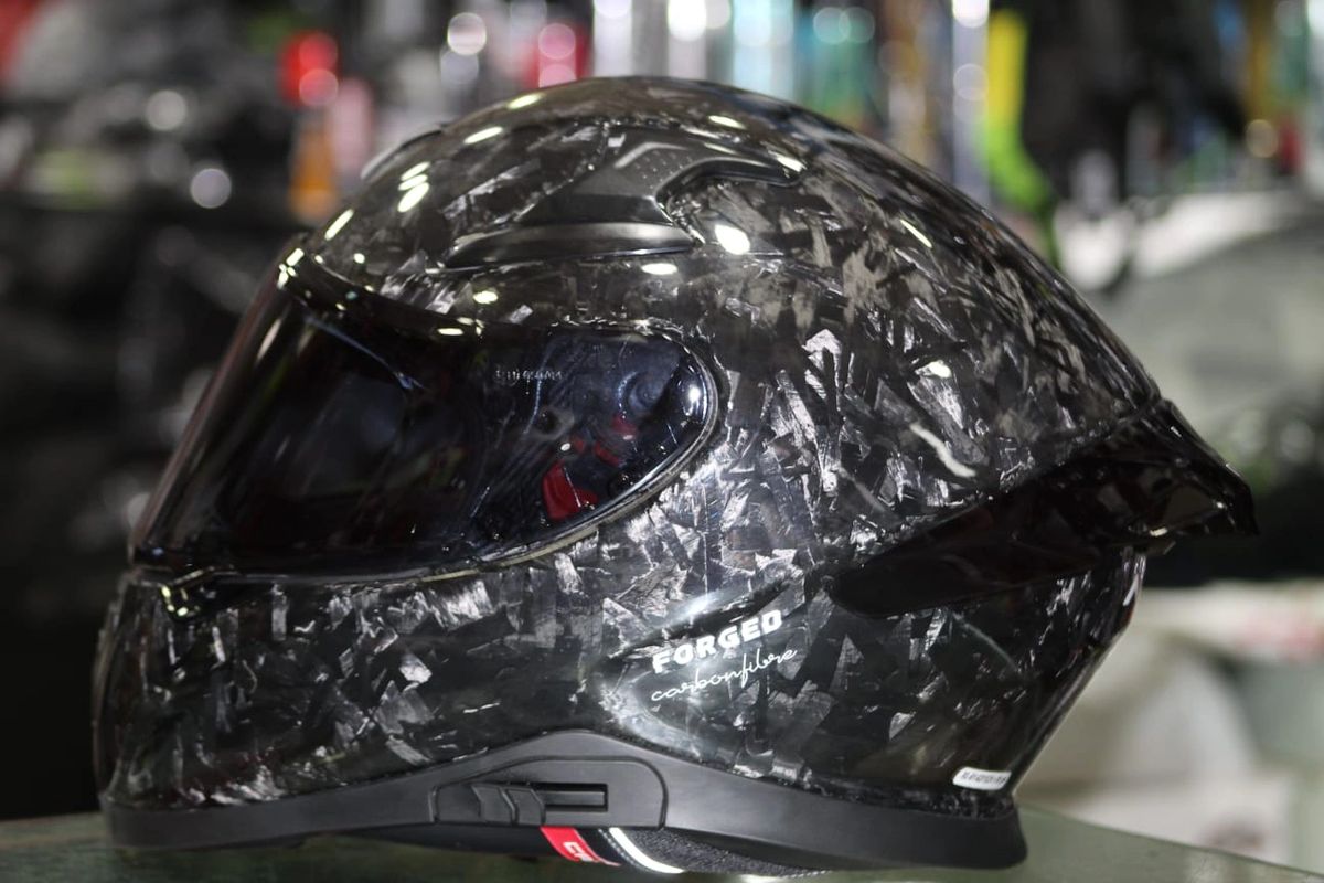 AXOR APEX FORGED CARBON HELMET