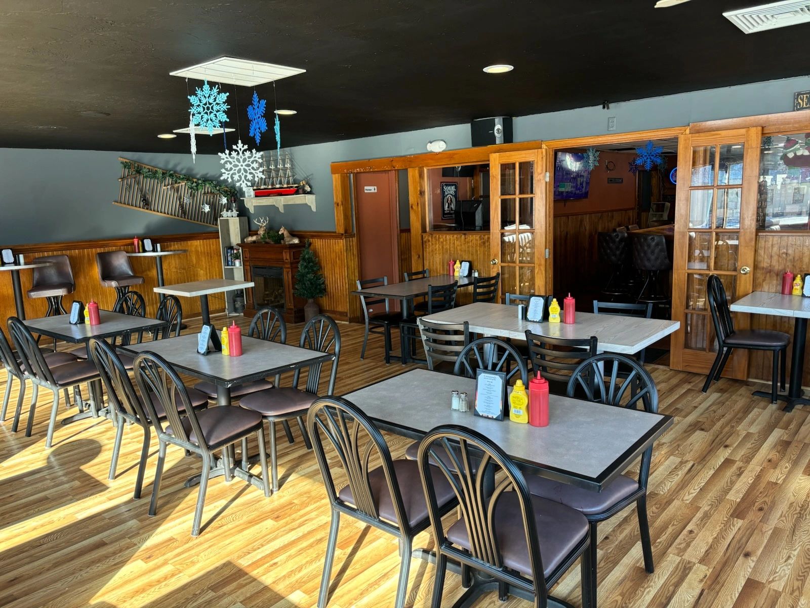 Crossroads Tavern and Grille