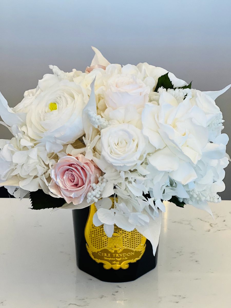 By R&G Forever Roses