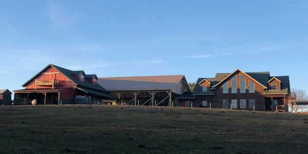 Heartland on Heritage - Barn Wedding Venue, Outdoor Wedding Venue