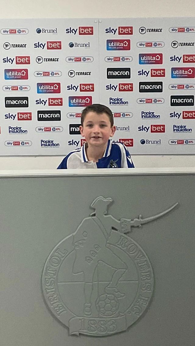 Isaac signs for the Gas