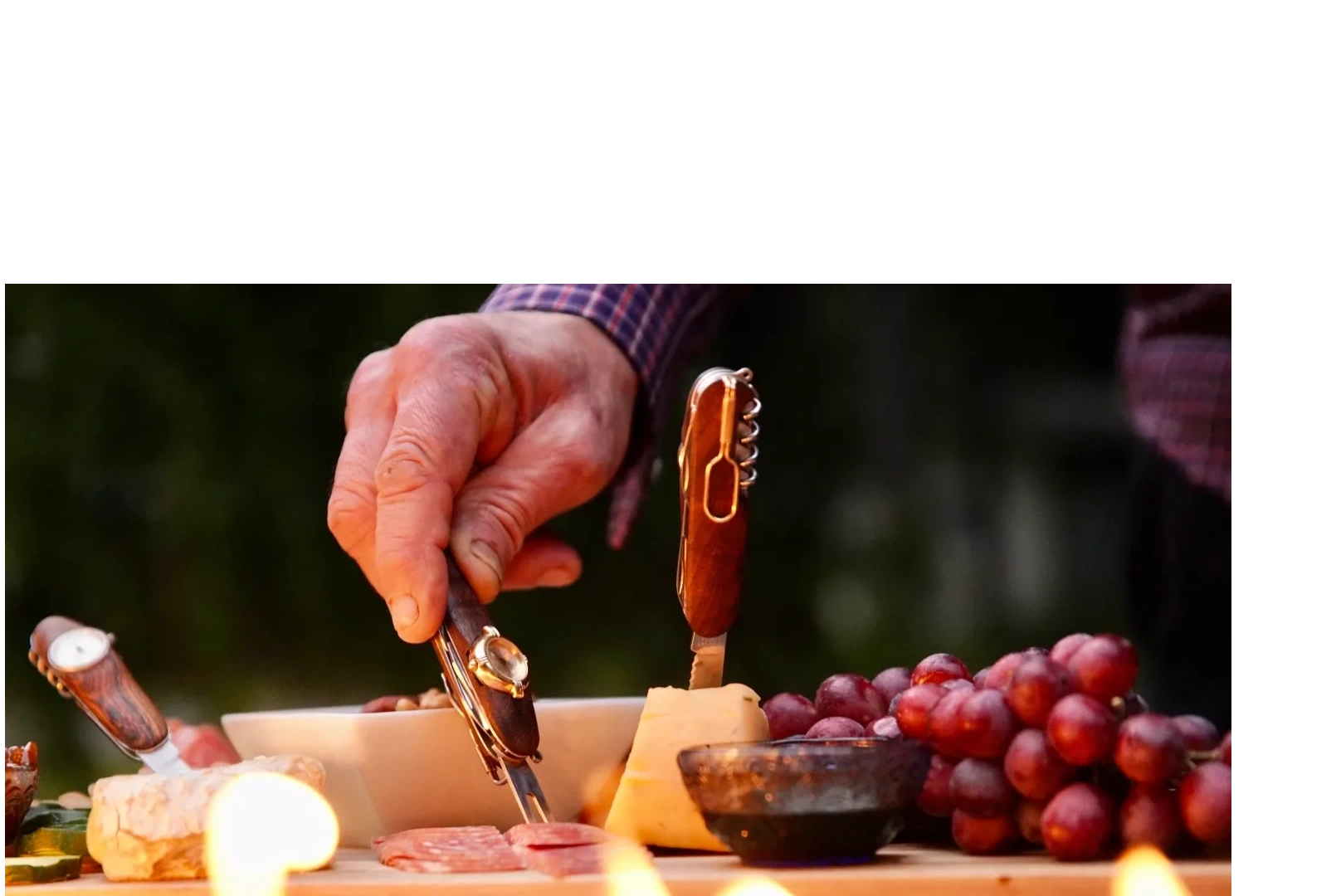 Blade opens with one-hand