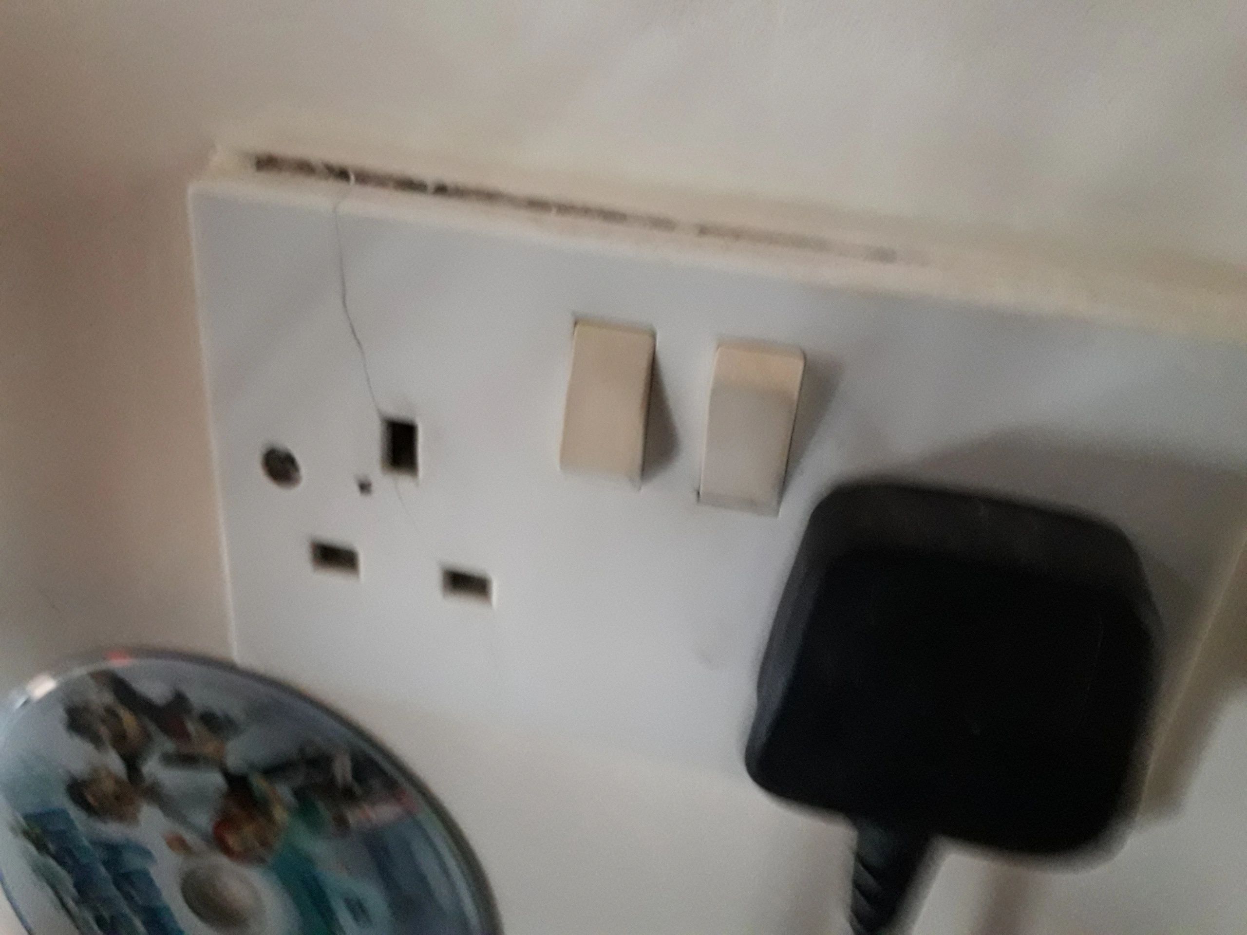 EICR Codes - Broken Socket Outlets