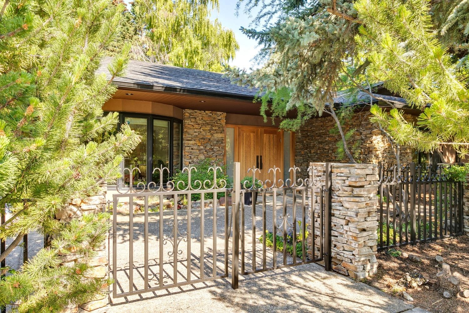 40 Eagle Ridge Place