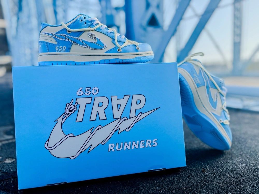 650 Trap Runner Sky Blue Ivory