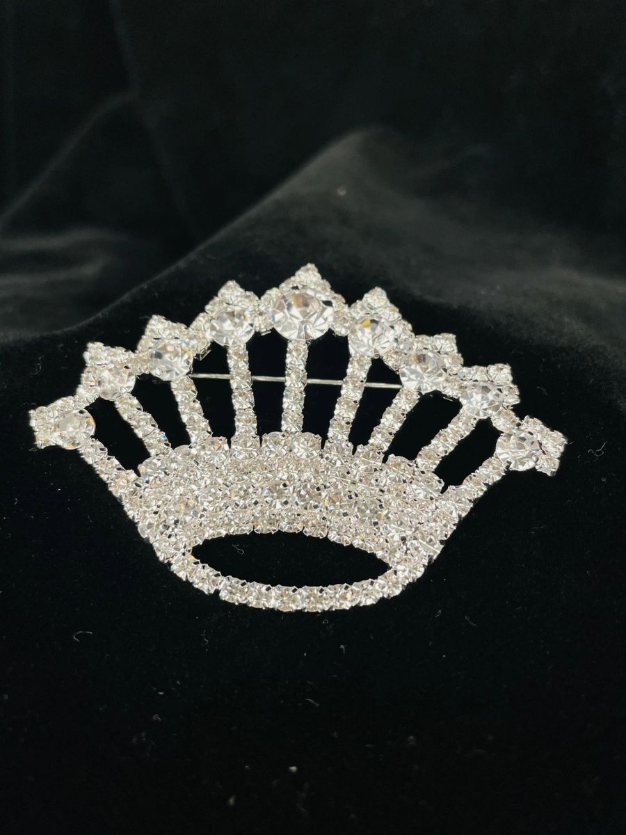Monica sash pin