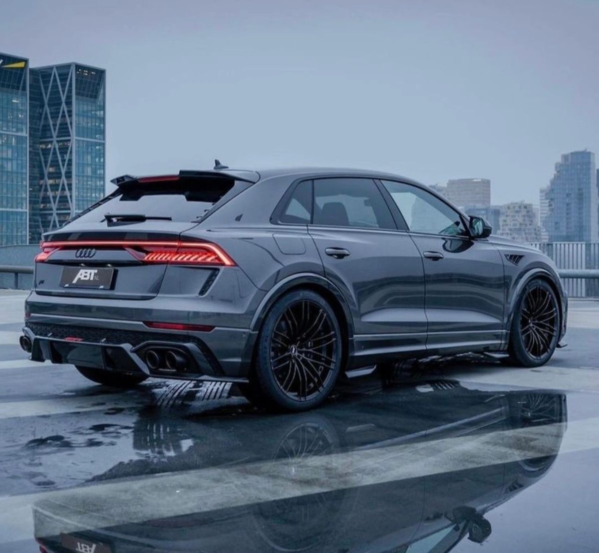 AUDI RSQ8