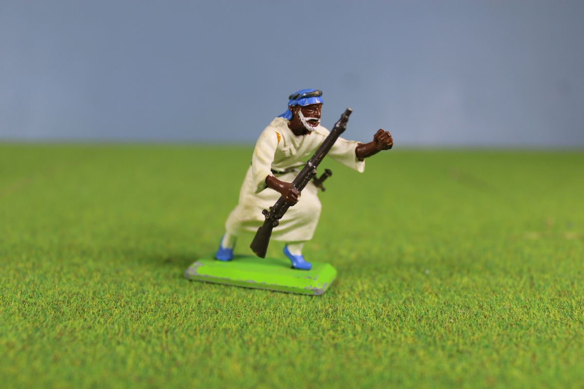 Britains Deetail Arab holding Rifle