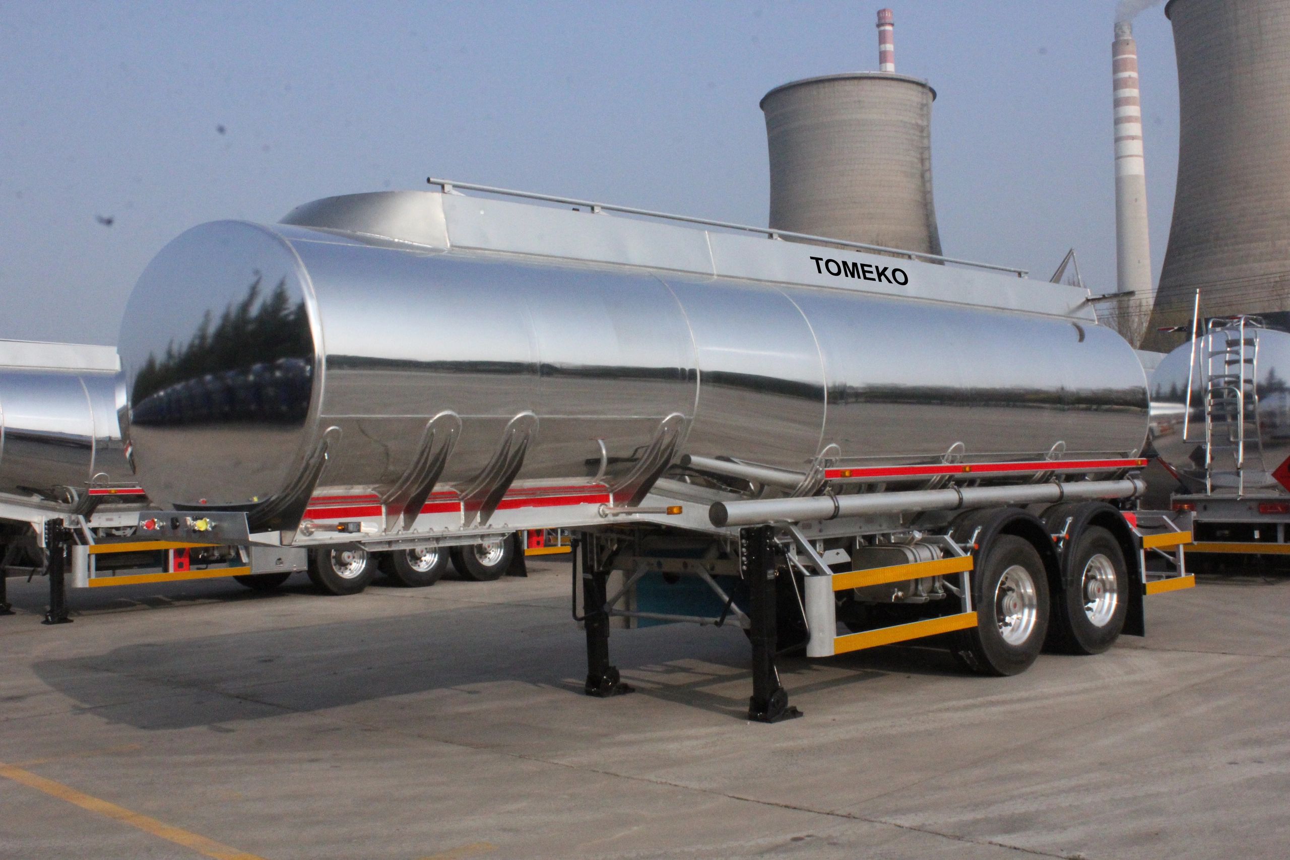 Aluminum Fuel Tanker - Tomeko Engineered Trailers