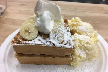 Waffles, Acai Bowl, Dessert - Waffle and Berry - Honolulu, Hawaii ...