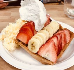 Waffles, Acai Bowl, Dessert - Waffle and Berry - Honolulu, Hawaii ...
