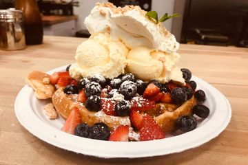 Waffles, Acai Bowl, Dessert - Waffle and Berry - Honolulu, Hawaii ...