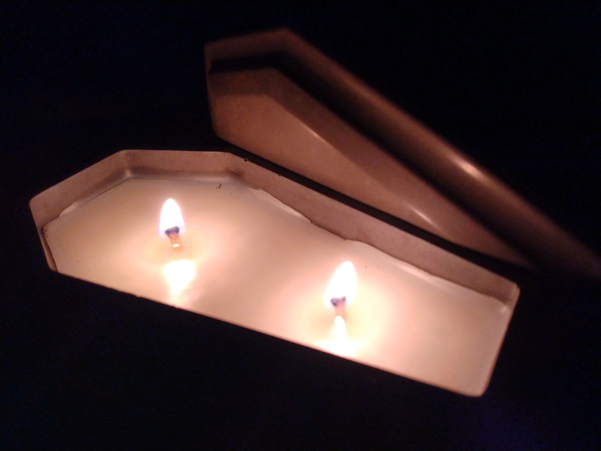 Bleeding Coffin Candle