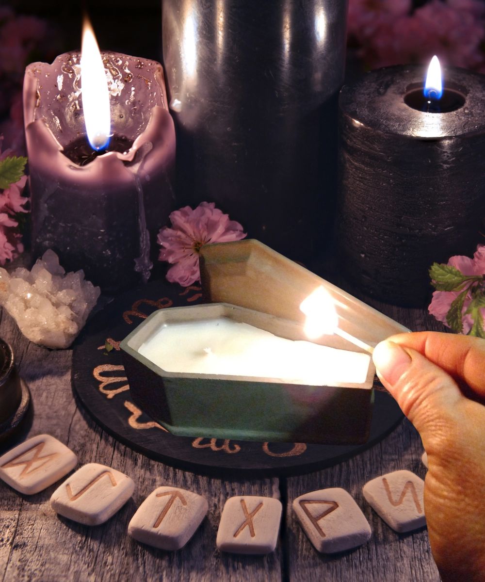 Bleeding Coffin Candle