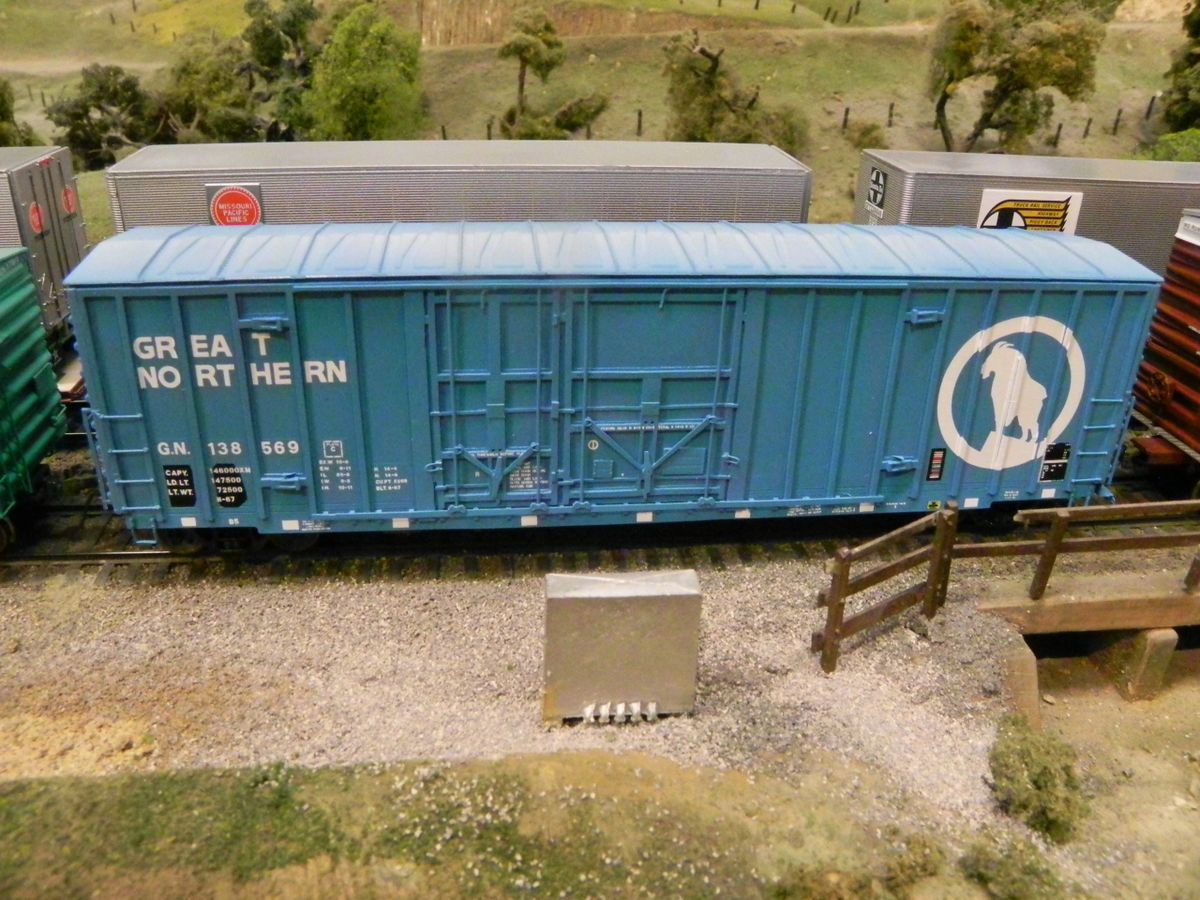 4005 BN/GN 50 ft Plate C Boxcar w 8 & 6 ft Plug Doors